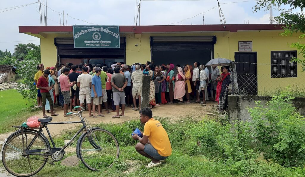 प्रत्येक वर्ष मलको अभाव , मल नपाउँदा निराश किसान - Krishnasar Online